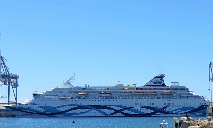 Στο λιμάνι Λάρνακας το κρουαζιερόπλοιο Crown Iris, Η ΚΑΘΗΜΕΡΙΝΗ ...